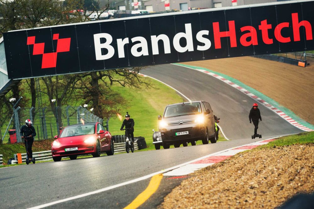 Move Electric sets SEVEN electric vehicle lap records at Brands Hatch ...